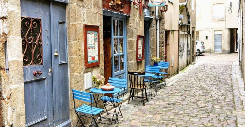 Saint Malo: Leisurely Stroll Through Historical Old Town - Discovering the Majestic St Vincent Cathedral