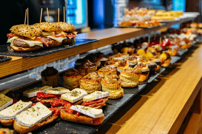 San Sebastian Historic Walking Tour in Small Group - Guide Experience and Knowledge