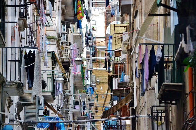 Spanish Quarters Tour - Exploring the Architectural Gems