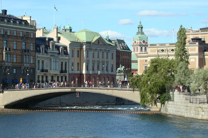 Stockholm- A Beauty On The Water: Old Town Walking Tour and Boat Trip Combined - Exploring Stockholms Old Town