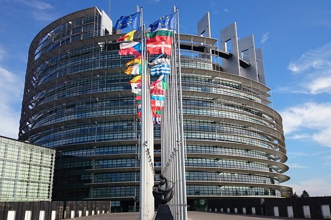 Strasbourg Scavenger Hunt and Highlights Self-Guided Tour - Exploring Strasbourgs Iconic Landmarks