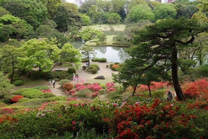 Sugamo: Exploring Grandmas Harajuku and Rikugien Garden - Indulging in Sugamos Snacks and Treats