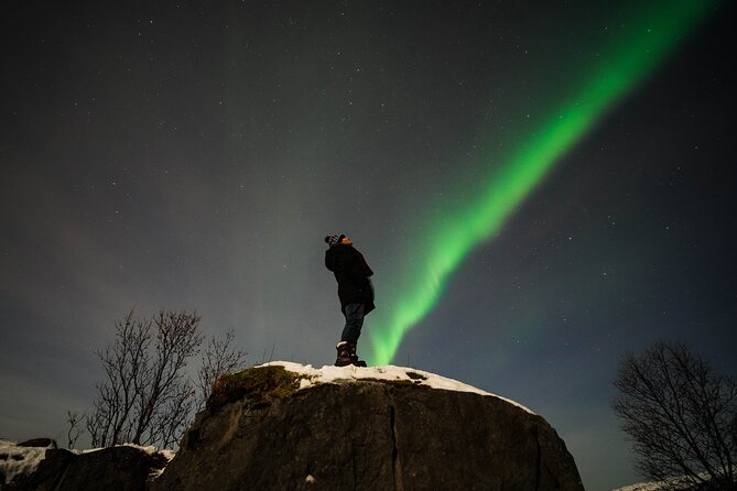 Symphony - Arctic Breeze, Teamining up With Nature. - Exploring Remote Viewpoints: Chasing the Aurora