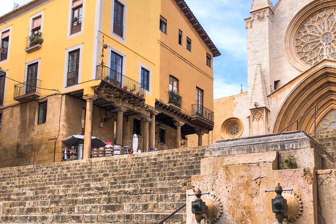Tarragona Scavenger Hunt and Sights Self-Guided Tour - Exploring Tarragonas Cathedral and Historic Sites