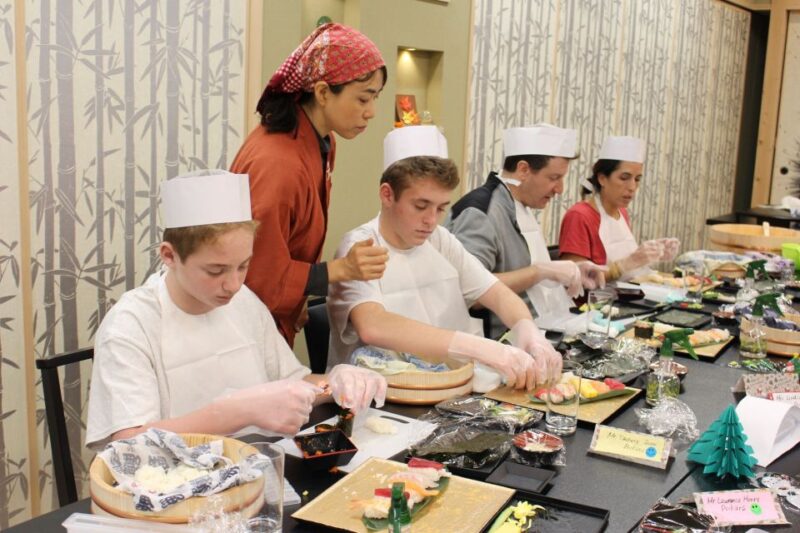 Tokyo: Tsukiji Market Guided Tour & Sushi-Making Experience - Exploring Tsukiji Market