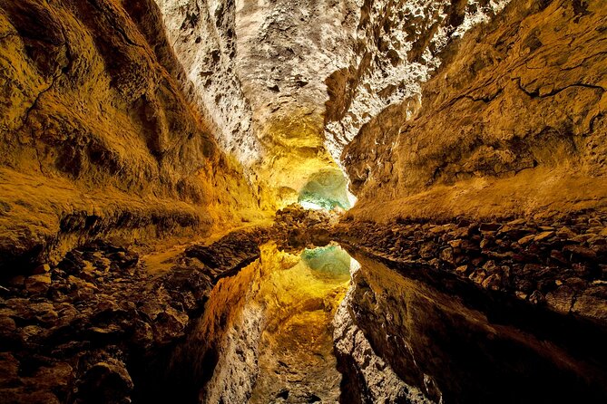 Tour of Jameos Del Agua, Cueva De Los Verdes and Viewpoint From the Cliffs - Highlights of Jameos Del Agua