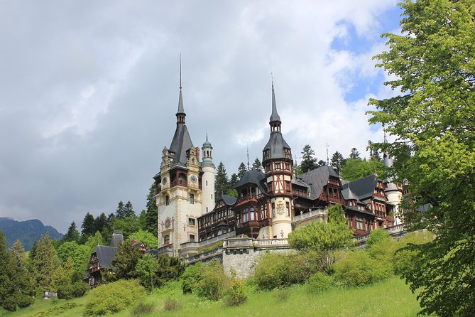 Tour of the 3 Castles: Bran, Rasnov, and Peles in Spanish (Native Spanish Guide). - The Bilingual Spanish-Speaking Guide