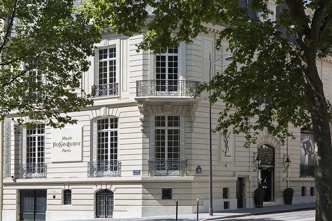 Tour of the Musée Yves Saint Laurent Paris - Tour Language Options