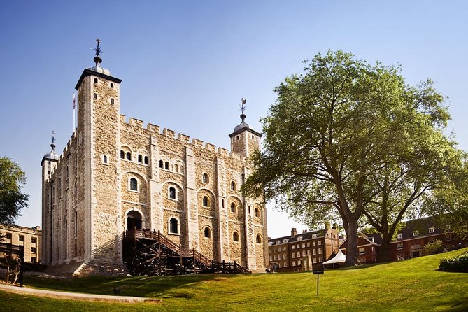 Tower of London With London Hop-On Hop-Off Tour and River Cruise - Exploring the Tower of London