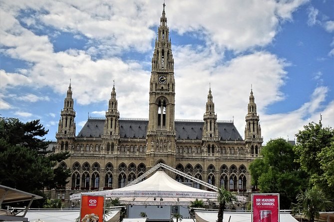 Vienna at First Glance a Private Walking Tour for First Timers - Exploring the Iconic Hofburg