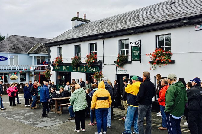 Walking Tour of The Quiet Man Film Locations in Cong - Statue of John Wayne and Maureen OHara