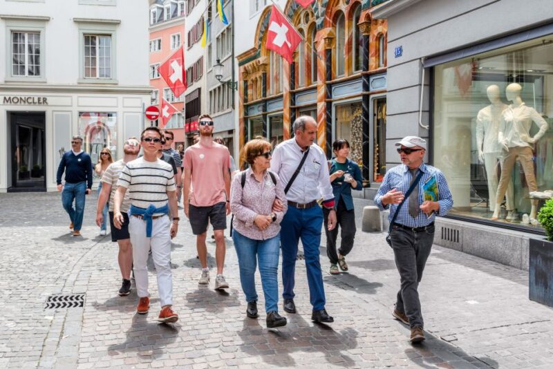 Zürich: City Highlights Tour by Coach, Cable Car, and Ferry - Exploring Zurichs Old Town