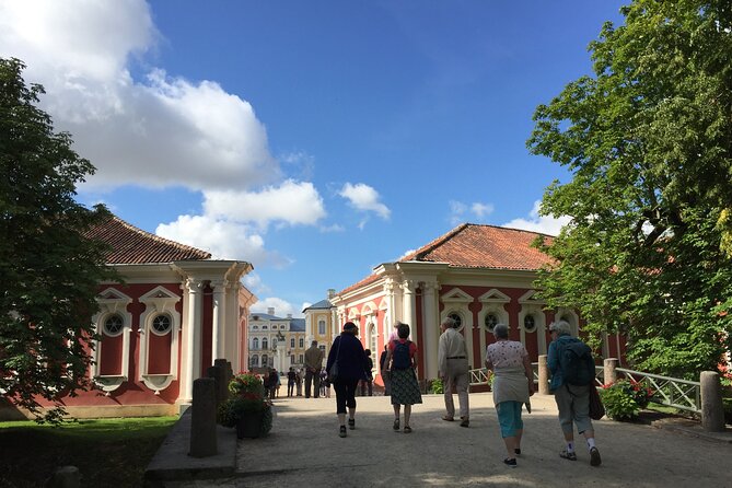 2 Countries! Hill of Crosses, Rundale Palace and Bauska Castle - Discovering the Beauty of Rundale Palace