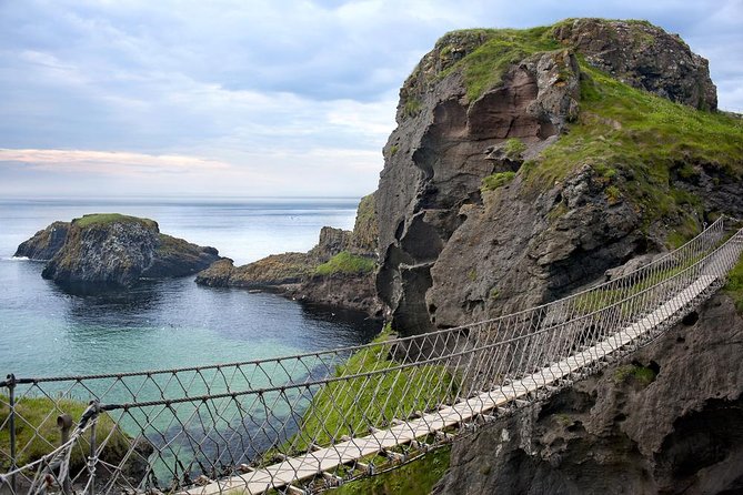 2-Day Northern Ireland Rail Tour: Belfast, Antrim Coast, and Giants Causeway - Highlights of the Tour: Must-See Attractions