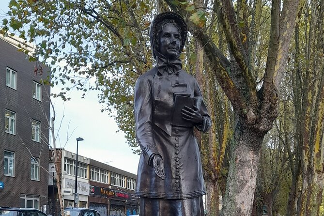 2-Hour Walking Tour Women of Whitechapel - Accessibility Features