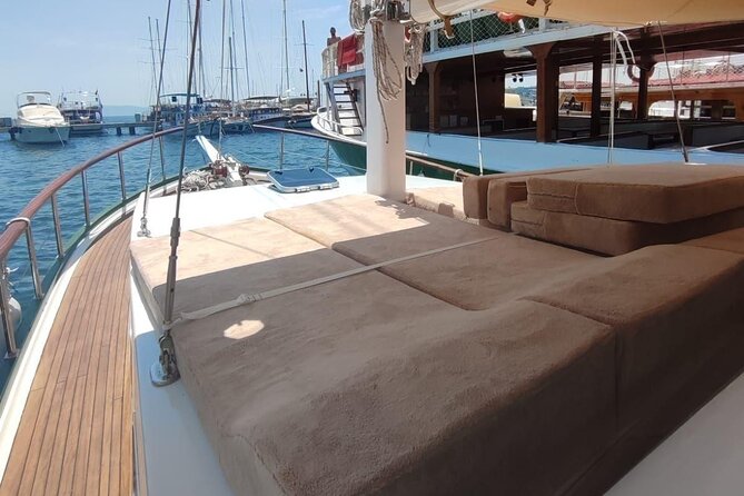 6 Hours Private Charter Boat Tour With Lunch in Bodrum - Crew and Service