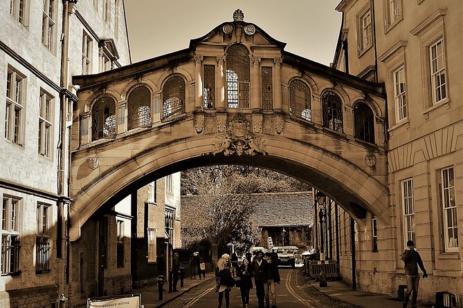 90 Minute Classic Walking Tour of Oxford - Family-Friendly Features