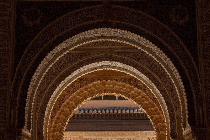 Alhambra Private Tour With a Historian (With Nasrid Palaces) - The Unique Experience of a Private Tour