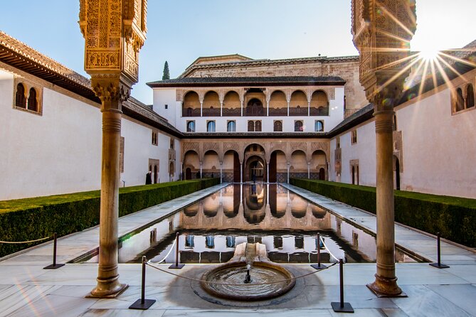 Alhambra Tour and Nazaries Palaces With Hammam Massage Experience - Palace of Carlos V Visit