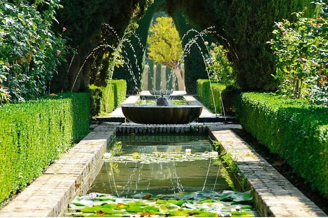 Alhambra: Tour With Generalife and Alcazaba. Admission Not Included - Meeting and End Points