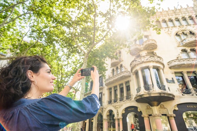 Barcelona Gaudi and Sagrada Familia Tour - Accessibility and Additional Information