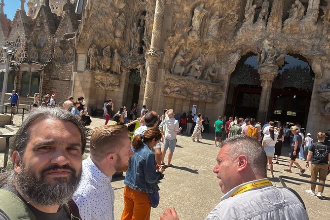 Barcelona VIP Private Tour: Sagrada Familia, Park Güell & Pedrera - Admiring the Architecture of La Pedrera