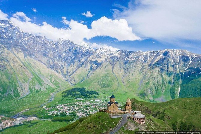 Bestseller Day Trip to Kazbeg/Gergeti Delicious Lunch at Rooms - Culinary Delights: Luxurious Lunch at Rooms Hotel