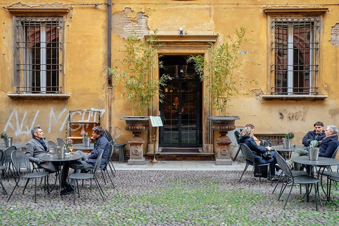 Bologna Private City Kickstart Tour - Taking in the Local Culture