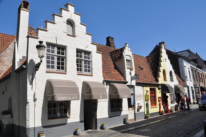 Bruges by Bike With Friends and Family! - Stopping at Minnewater Lake and the Gruuthusemuseum