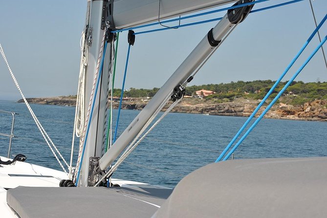 Cascais Private Sailing 2h Cruise With a Drink - Accessibility and Participation