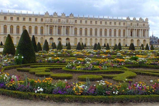 Château of Versailles and Marie Antoinettes Petit Trianon Private Tour - Discovering the Petit Trianon and Queens Hamlet