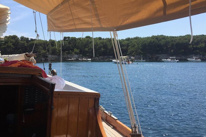 Classic Yacht Sailing in Cannes - Included Amenities