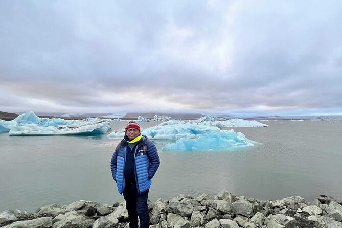 Diamond Beach & Jökulsárlón Floating Glacier Guided Day Tour - Transportation and Accessibility