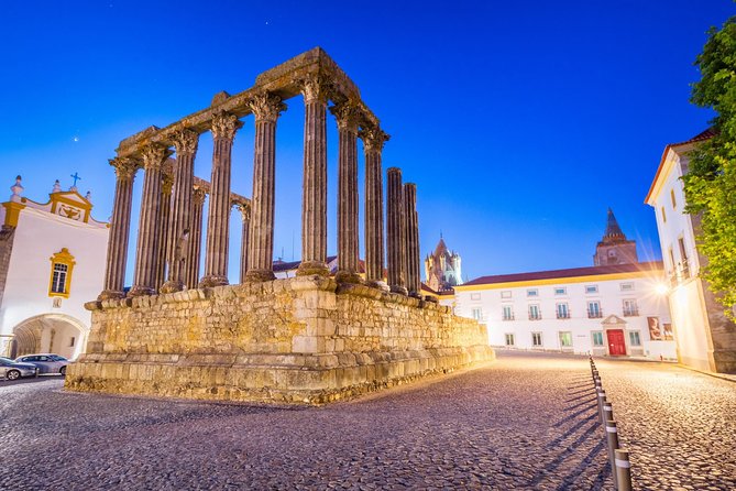 Evora and Monsaraz Private Tour From Lisbon - Visiting Monsaraz