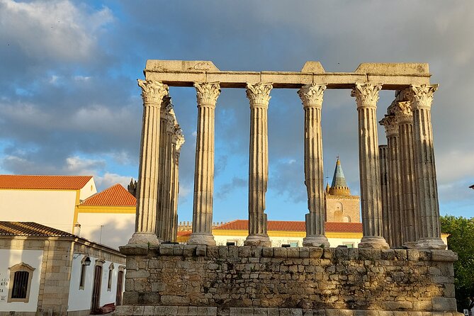 Évora Private Walking Tour, By Local Guide - Exploring the Vibrant Giraldo Square