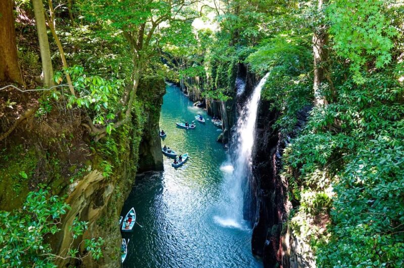 From Fukuoka: Miyazaki, Kumamoto, and Takachiho Gorge Tour - Kumamoto: Shin-Kumano Shrine and Wearing Rock