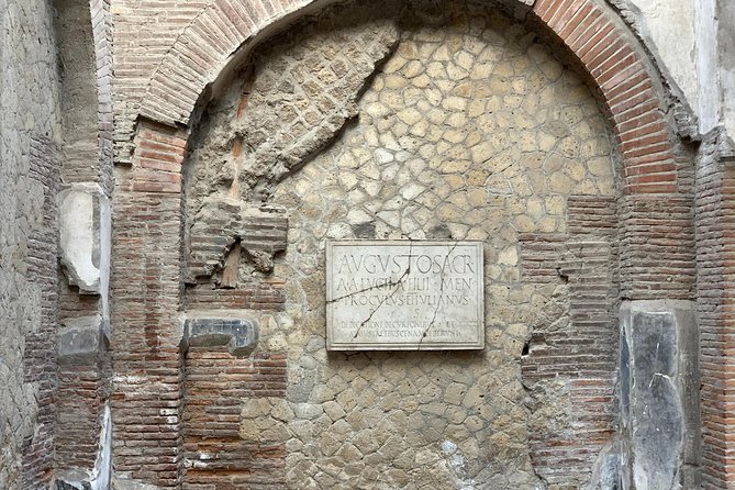 Herculaneum Guided Tour With Your Archaeologist - Exploring the Preserved Roman City