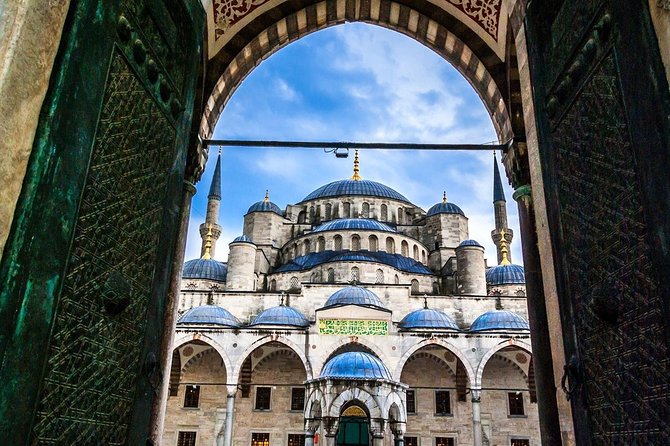 Highlights of Istanbul - The Grand Bazaar: A Shoppers Paradise