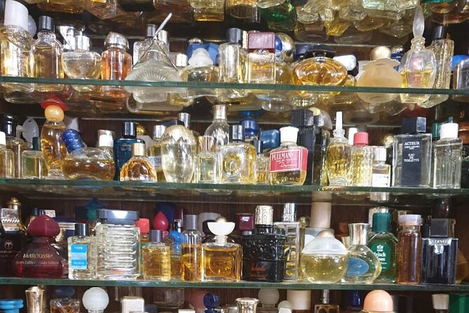 Hunt for Treasures: Flea Market Tour in Paris - Exploring the Flea Market Landscape