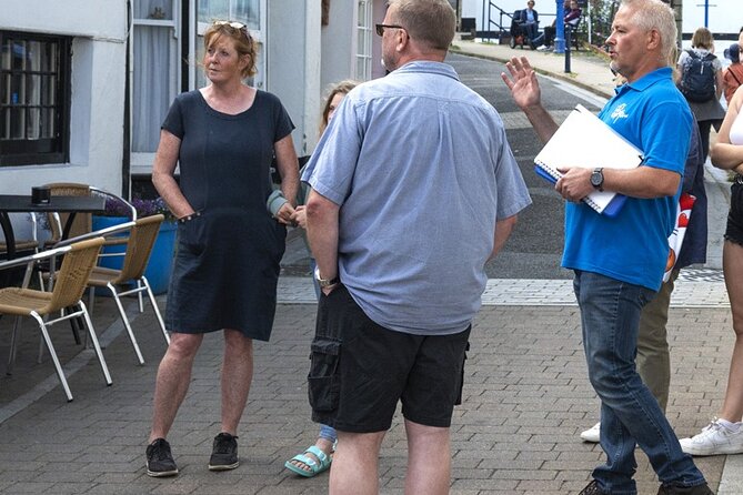 Ilfracombe Harbour Ghost Tour - Visual Aids and Immersive Elements