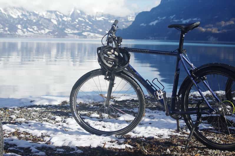 Interlaken Winter Bike Tour: Rivers, Lakes and Hot Chocolate - Capturing the Beauty of Lake Thun