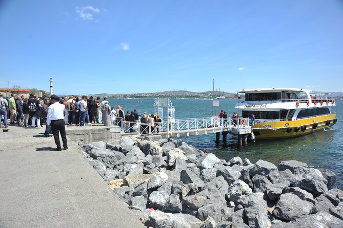 Istanbul: Bosphorus and Golden Horn Cruise With Audio Guide - Sights and Landmarks