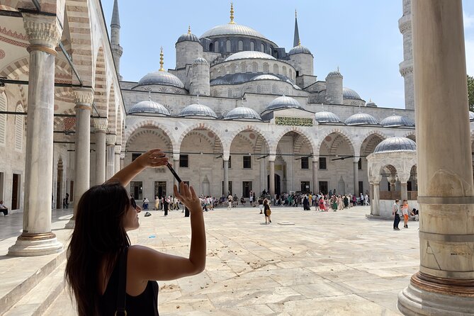 Istanbul Small-Group City and Secret Streets Tour With Guide - Guide Experience