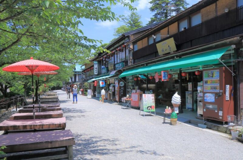 Kanazawas Timeless Culture: Private Tour - Kanazawa Castle Park