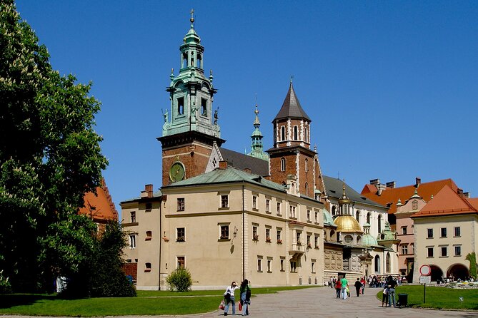 Krakow: Old Town, Jewish Kazimierz and Ghetto Sightseeing by Electric Golf Cart - Discovering the Historic Kazimierz District