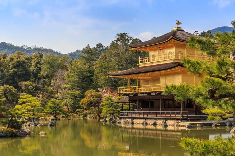 KYOTO: Exploring Six Scenic Spots With Sushi - Marveling at the Vibrant Yasaka Shrine