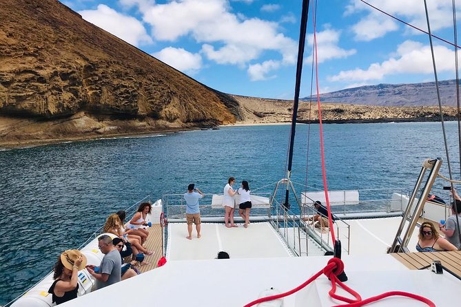 Lanzarote: The Graciosa Island Cruise Review - Savoring the Traditional Paella Lunch
