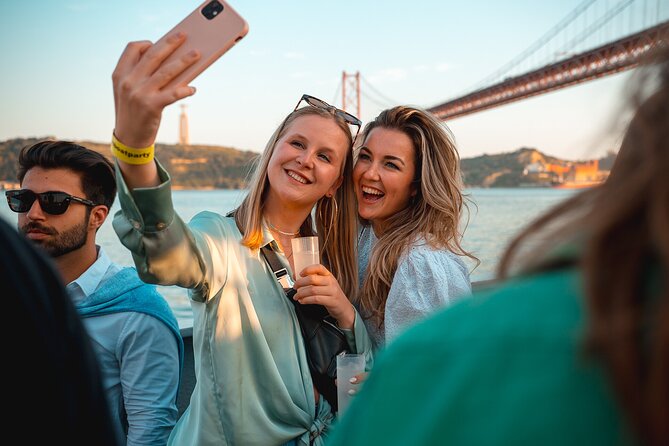 Lisbon Boat Party / Amazing Sunset Sailing Tour - Onboard Amenities and Refreshments