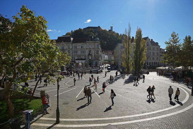 Ljubljana With Postojna Cave and Predjama Castle - Smal Group - Tour From Zagreb - Exploring Ljubljanas Old Town