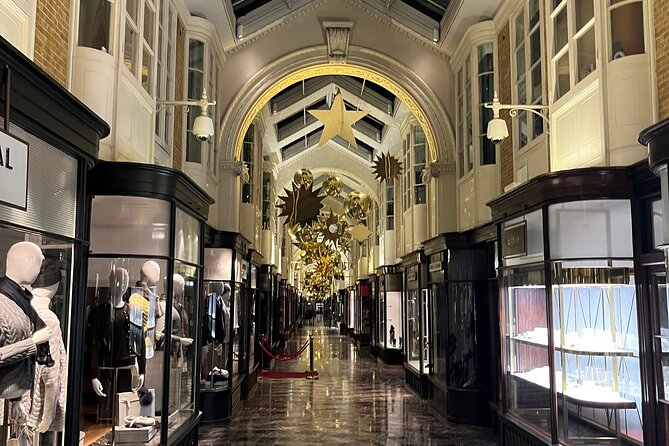 London Magical Christmas Walking Tour With Guide - Meeting and Pickup